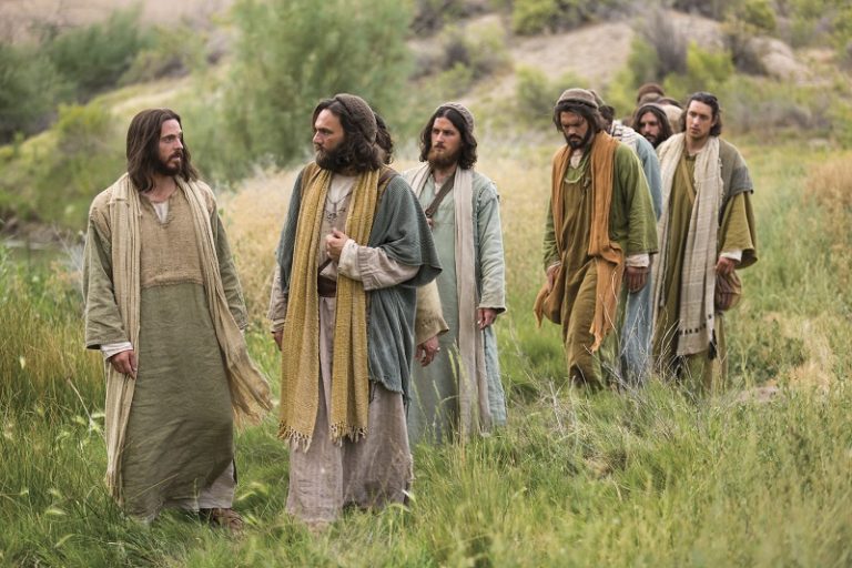 Holiness in The Bible (With Examples & Lessons to Learn)
